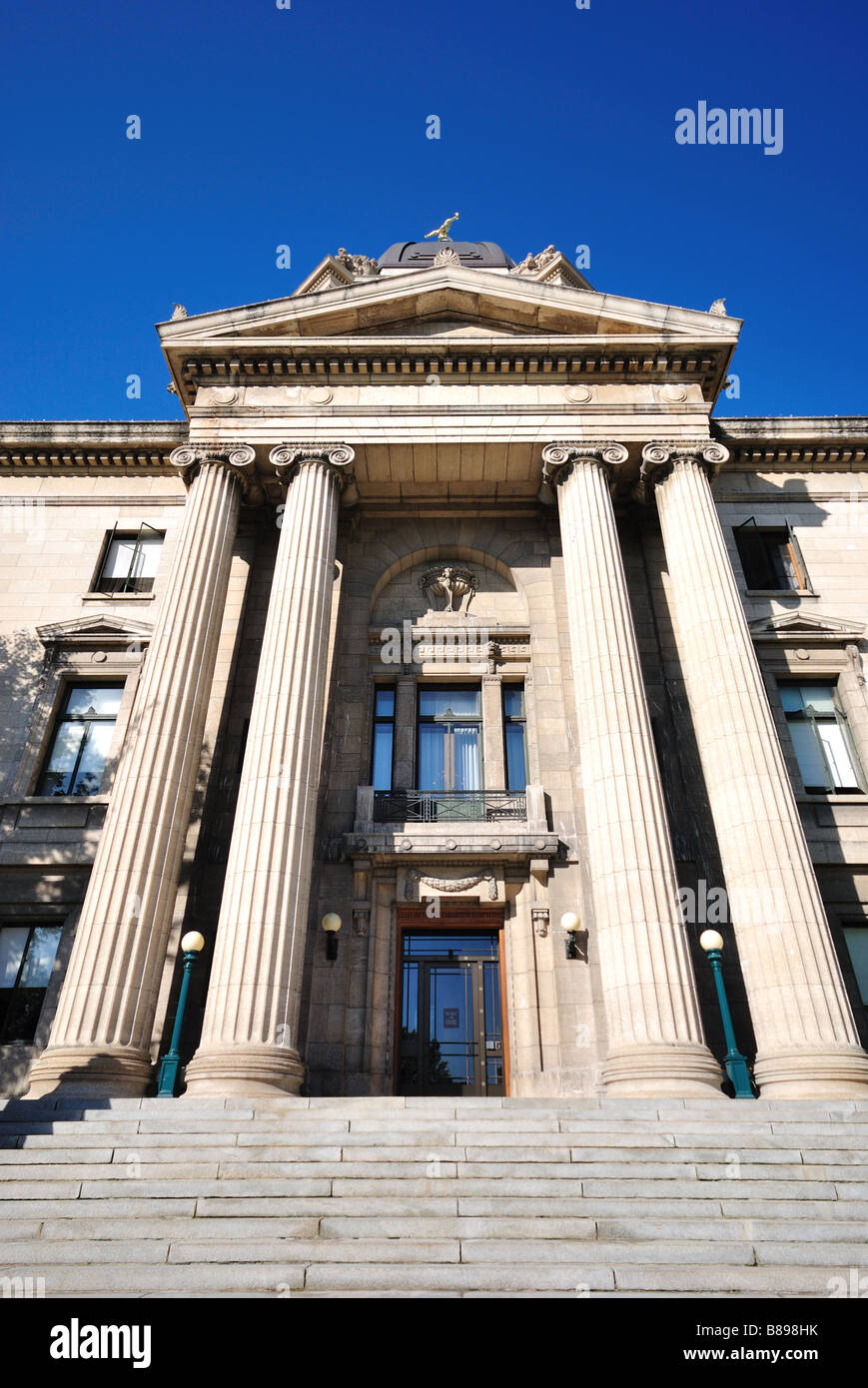Front entry of the Manitoba Legislative Building Stock Photo - Alamy