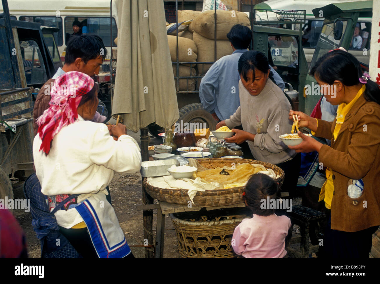 Chinese people, food vendor, food vendors, seller, selling, noodle soup ...