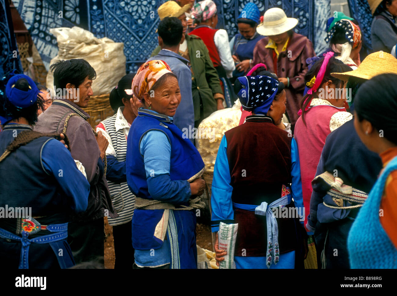 Chinese people, Bai people, Bai ethnicity, ethnic minority, vendor ...
