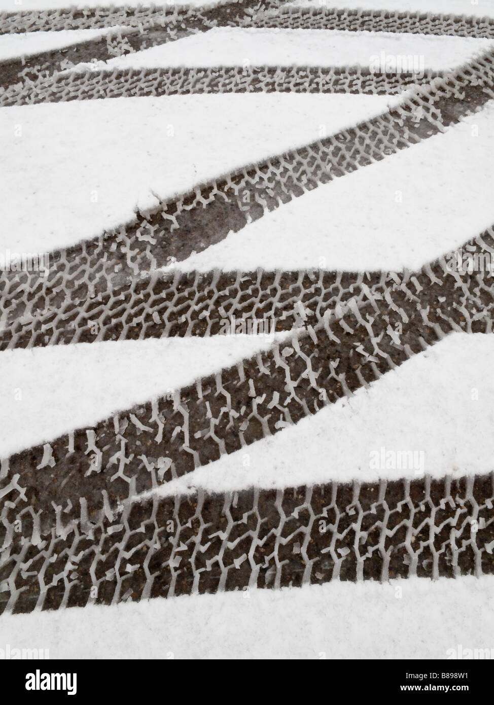 Tire tracks in Snow Stock Photo - Alamy