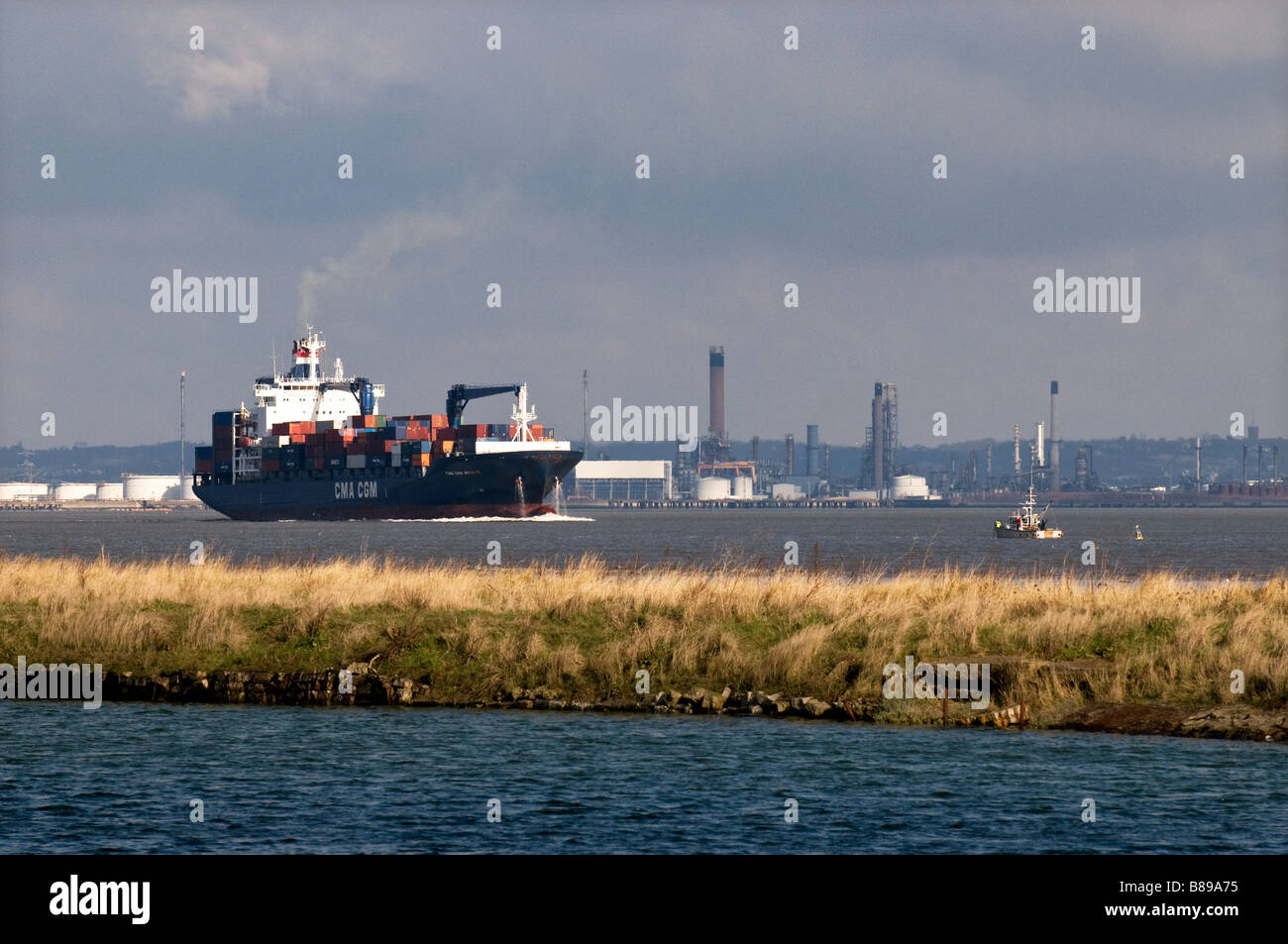 The container ship Matisse, steaming upriver on the River Thames Stock ...