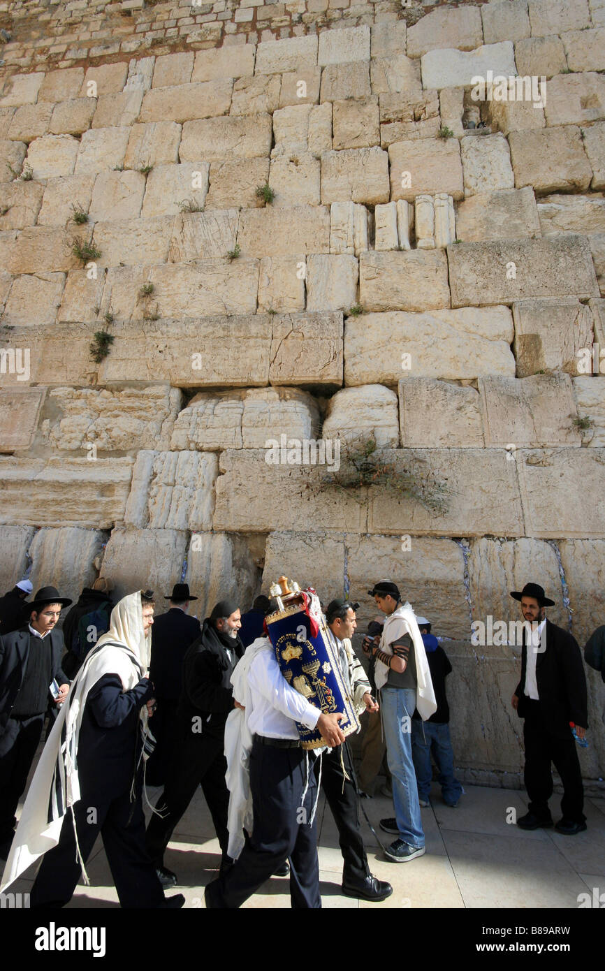 Jerusalem, carrying the Torah at the Western Wall Stock Photo - Alamy