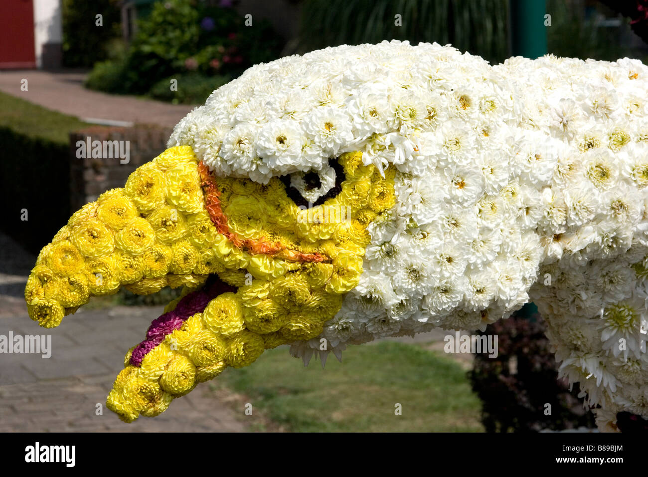 Flower sculpture of head of a bald eagle at Leersum Flower Float ...