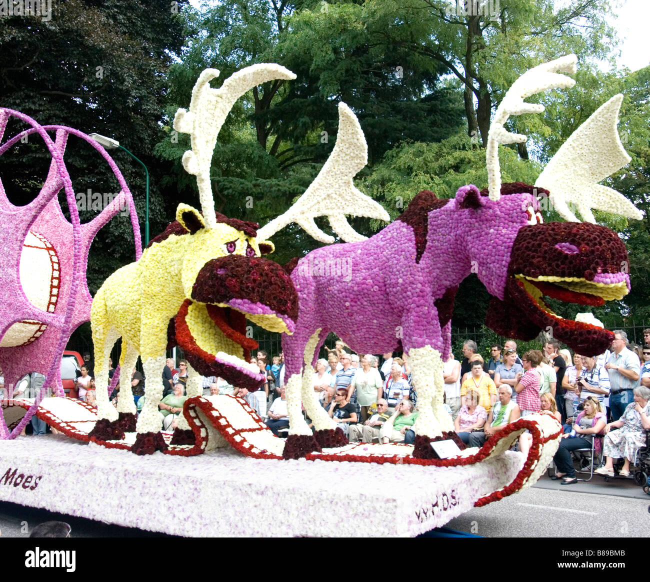 Moose flower sculpture at Flower Float Festival, Leersum, Netherlands ...