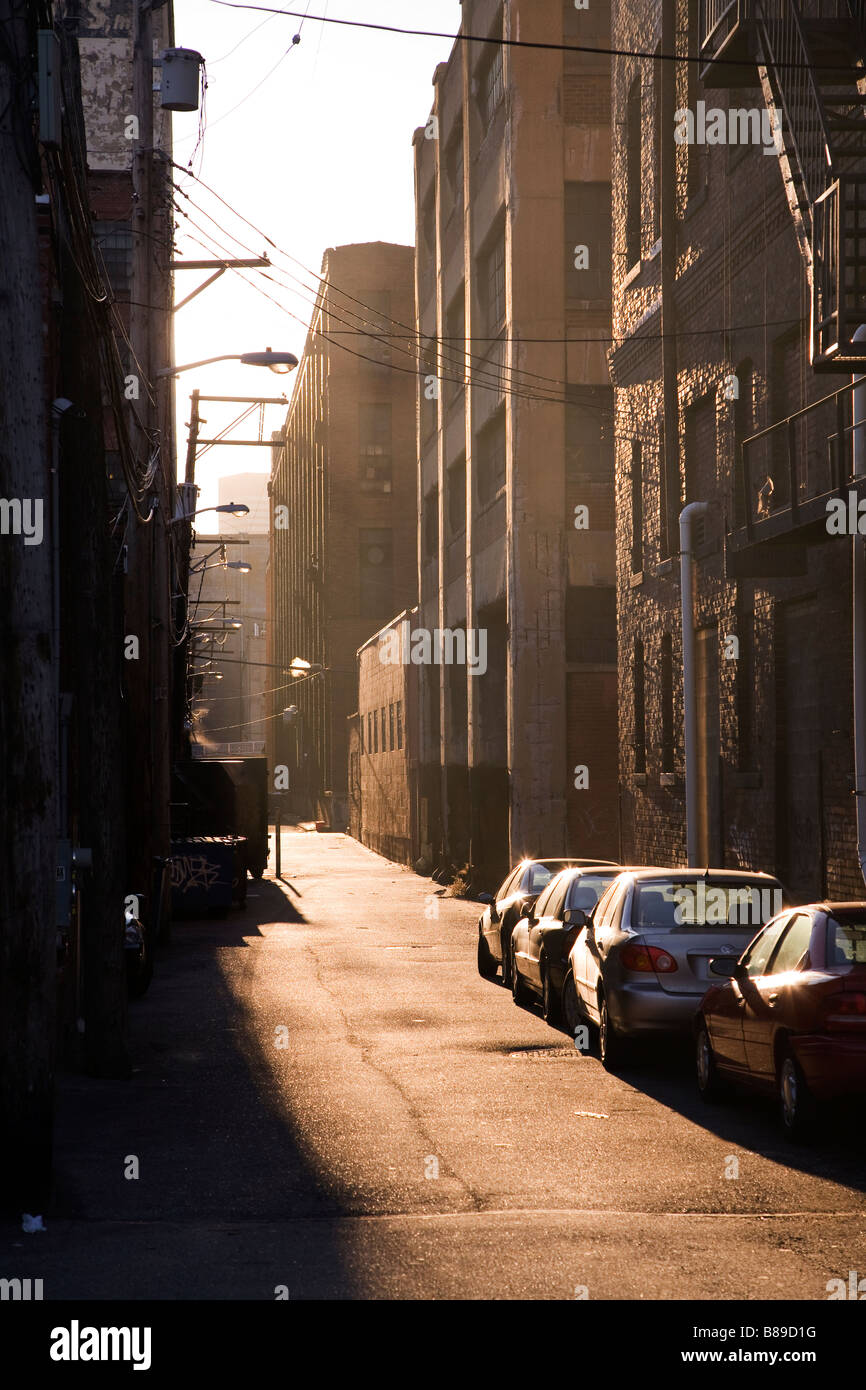 Back street alley way hi-res stock photography and images - Alamy