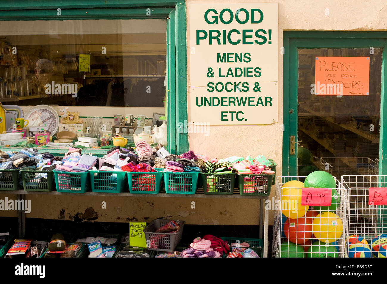 Selling prices hi-res stock photography and images - Alamy