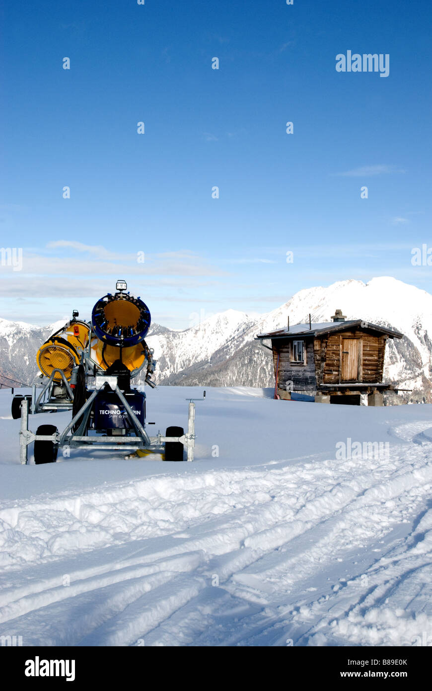 Alpine mountains winter sports hi-res stock photography and images - Alamy