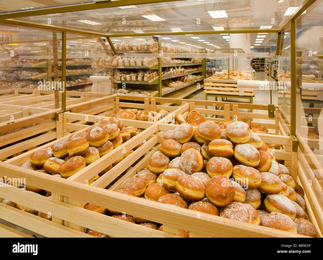 Supermarket donuts hi-res stock photography and images - Alamy