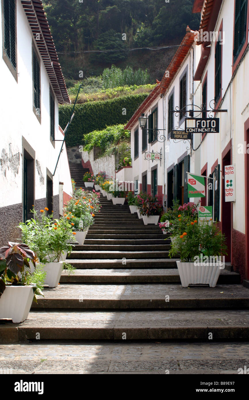 Buildings madeira windows hi-res stock photography and images - Alamy