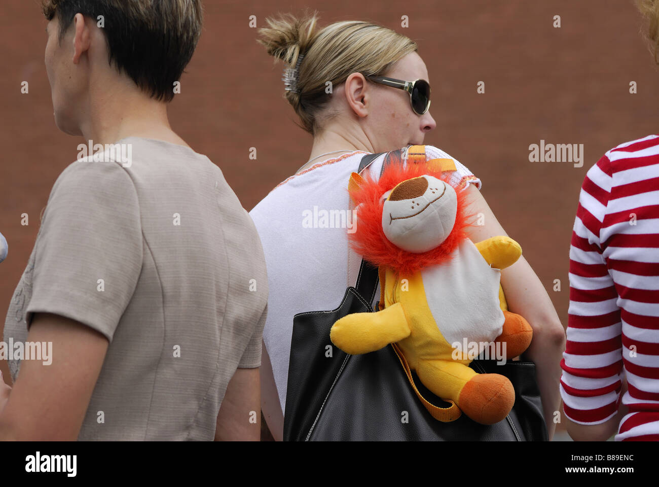 Young woman looks around Stock Photo - Alamy