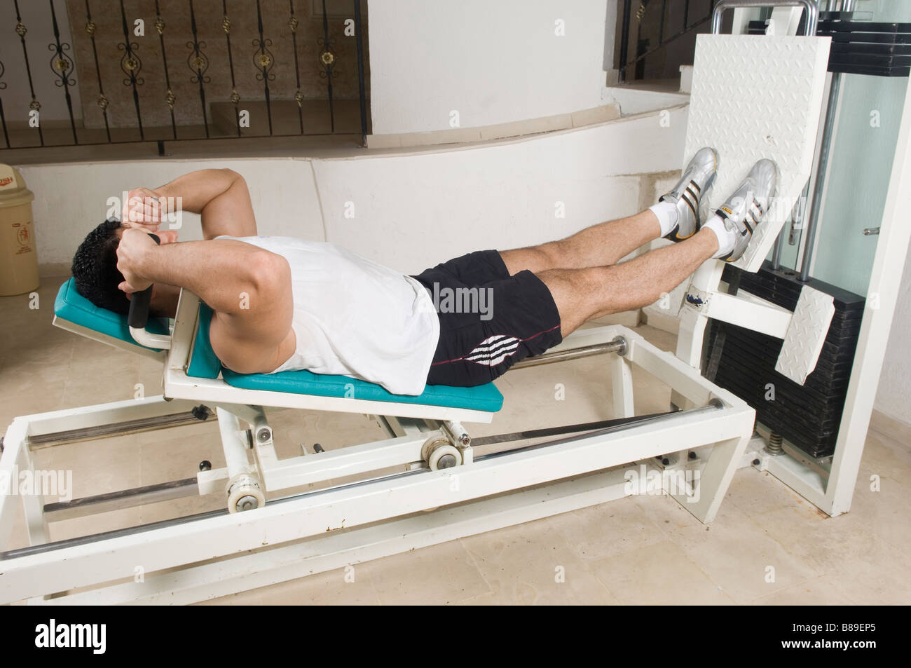 Mens legs in gym hi-res stock photography and images - Alamy