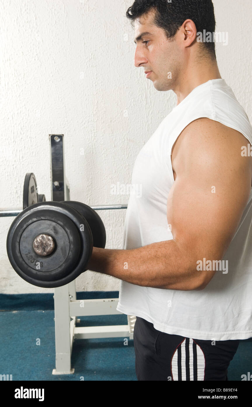 Man training his biceps in the gym Stock Photo - Alamy