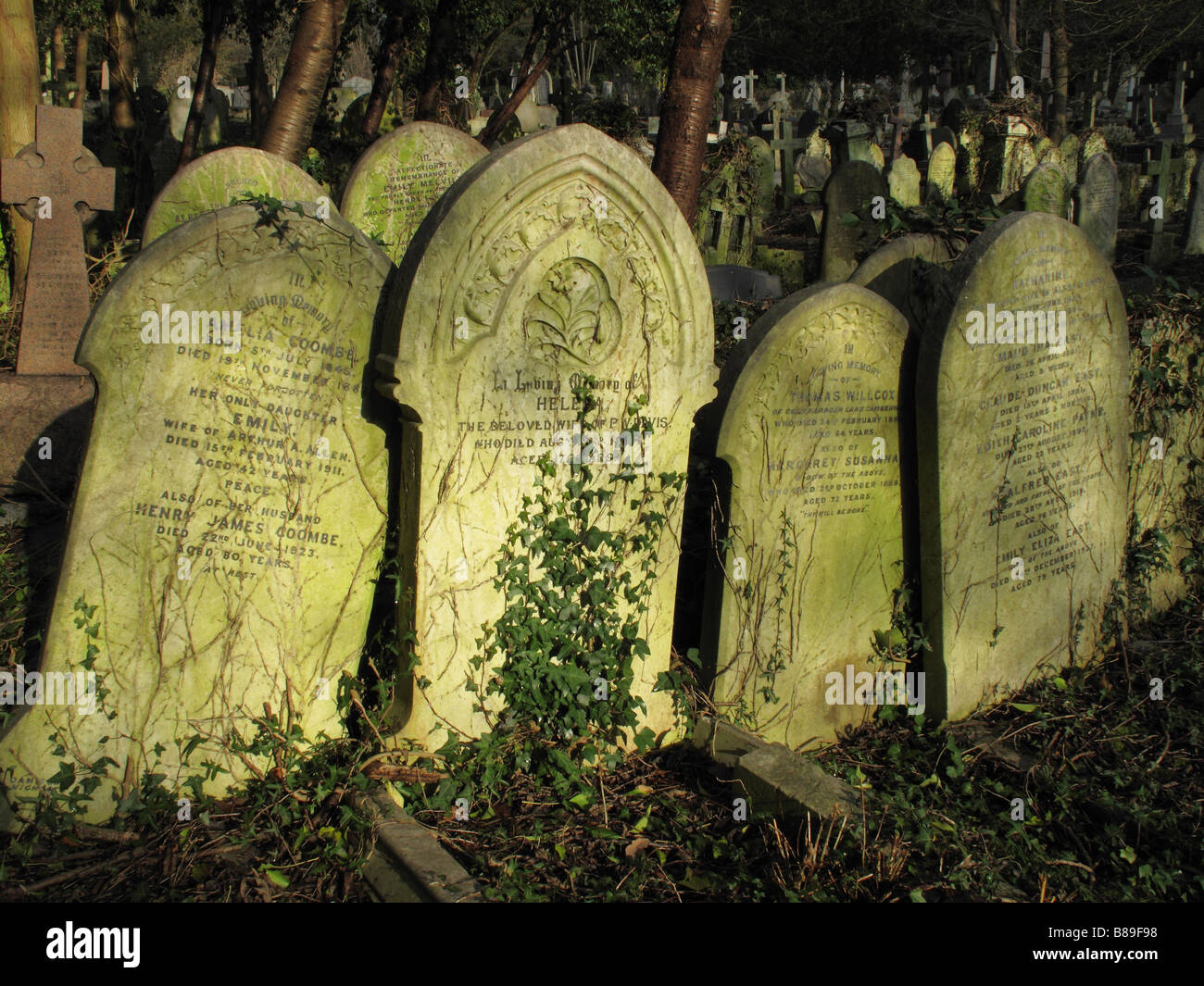 Headstone highgate cemetery hi-res stock photography and images - Alamy
