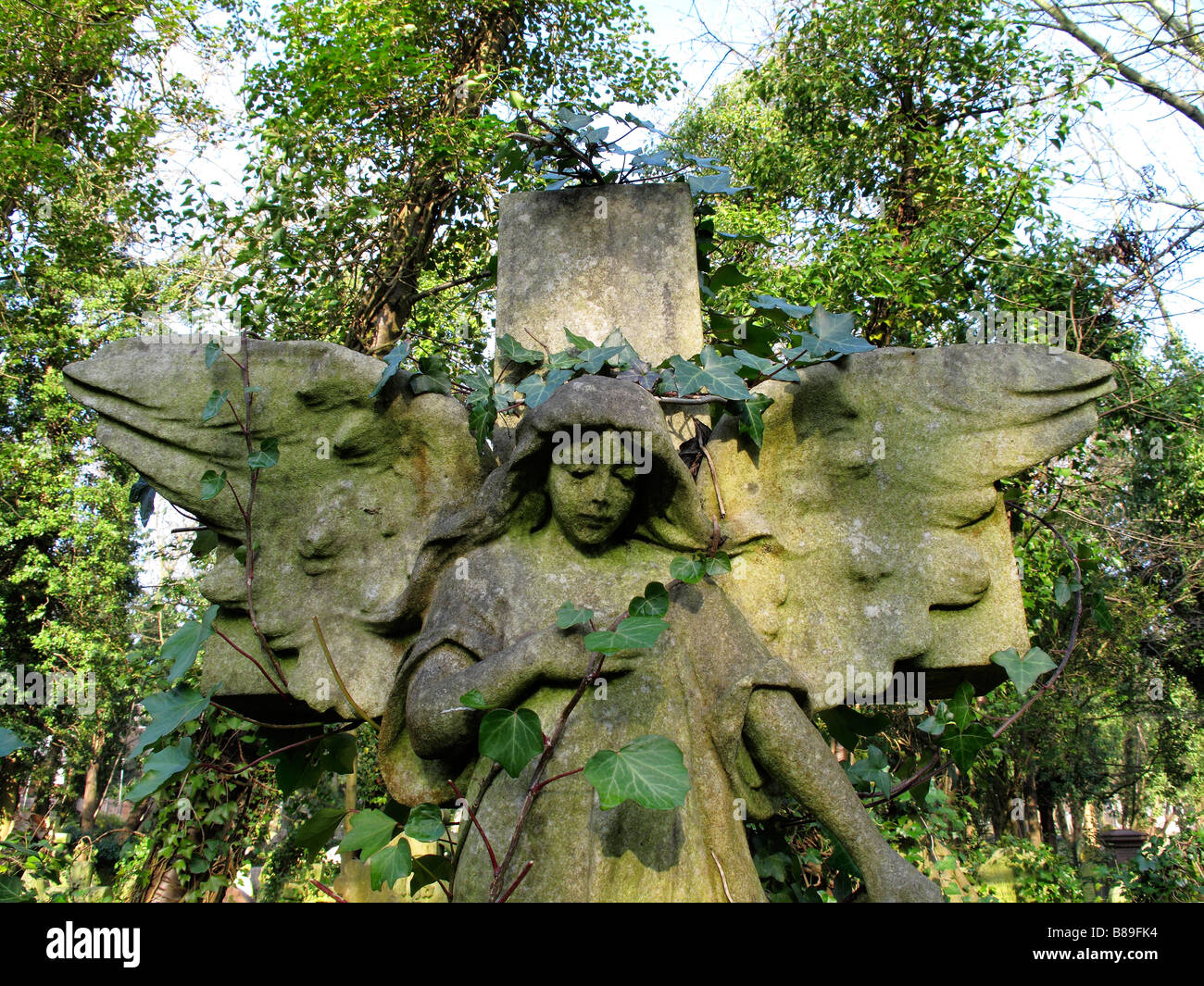 Angel on cemetery hi-res stock photography and images - Alamy