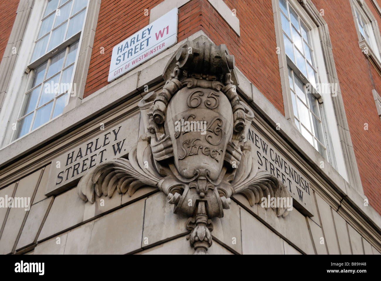Harley Street and New Cavendish Street corner street signs London ...