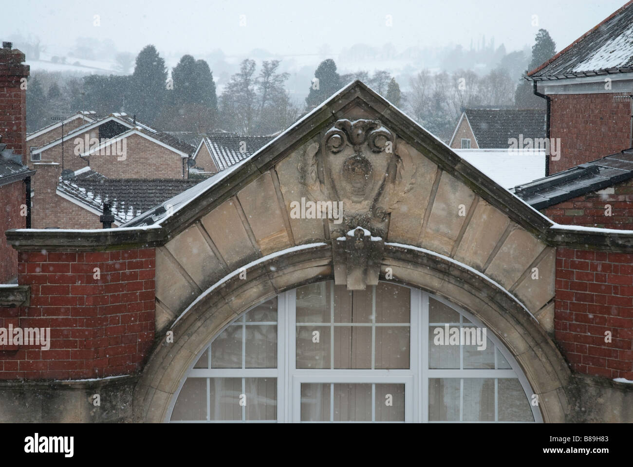 Wintery rooftop scene in the snow Stock Photo - Alamy