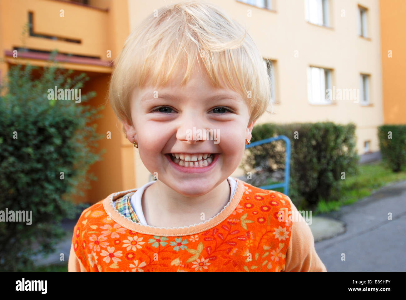 smiling 3 years old girl Stock Photo - Alamy