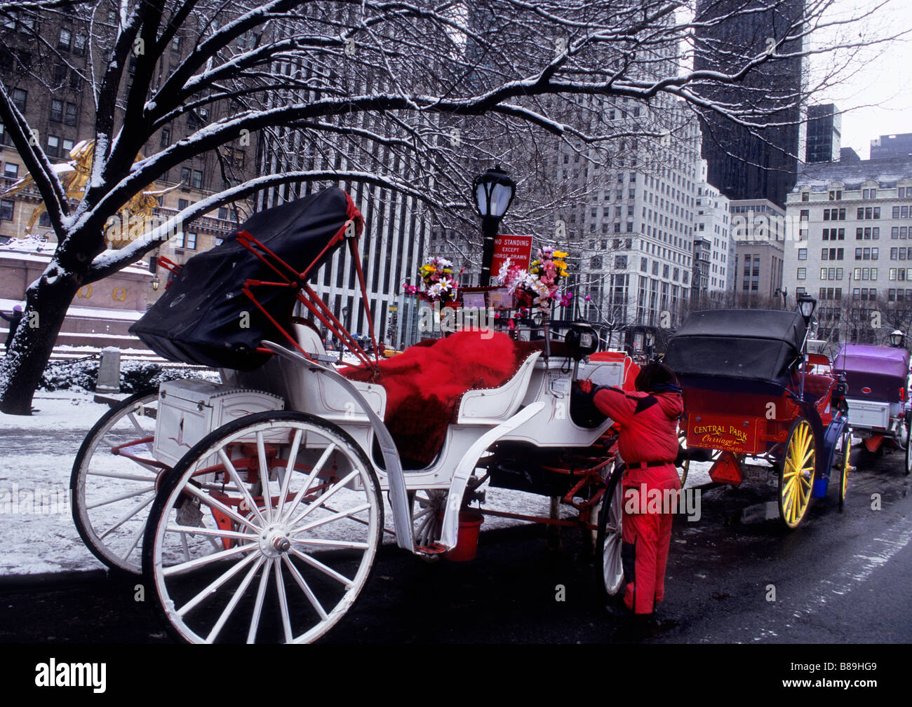 Horse drawn carriages and snow in new york city hi-res stock ...