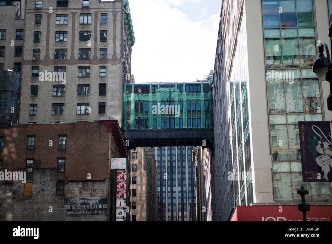 buildings in new york city Stock Photo - Alamy