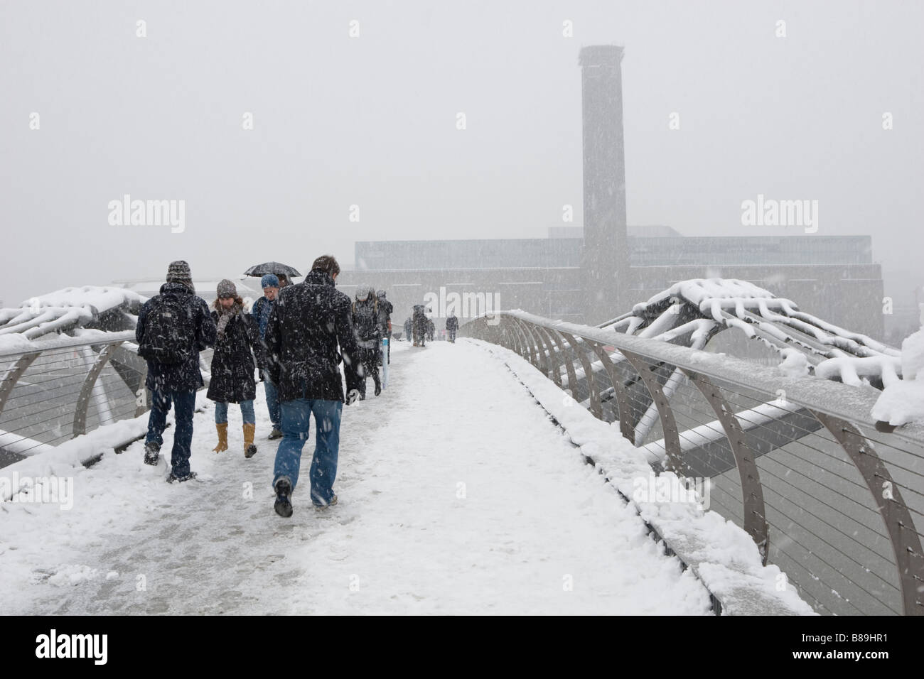 Millennium bridge snow Stock Photo - Alamy