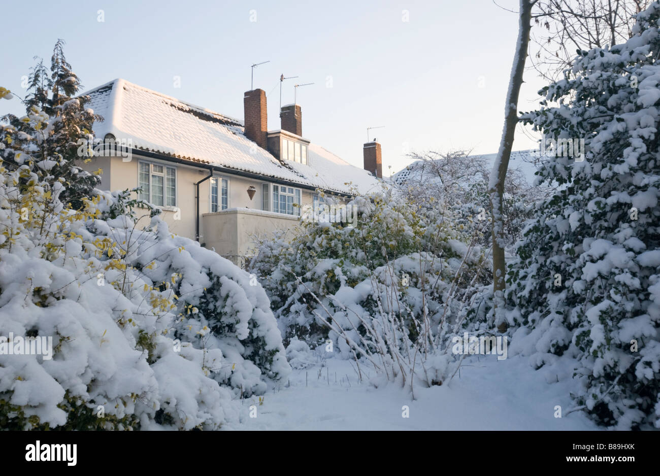 Snow in london street hi-res stock photography and images - Alamy