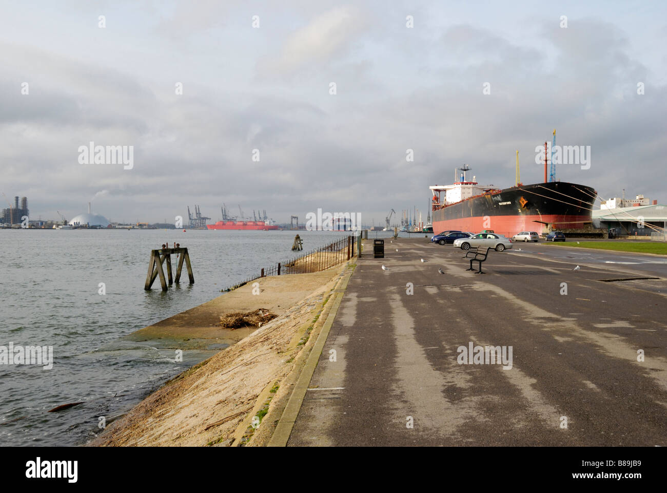 The promenade and harbour viewed from Mayflower Park Southampton Hampshire England Stock Photo ...