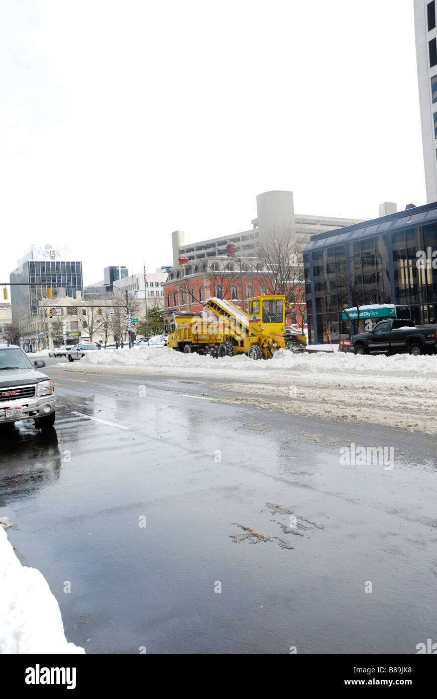 Winter snow storm in downtown Columbus Ohio February 2008 Stock Photo ...