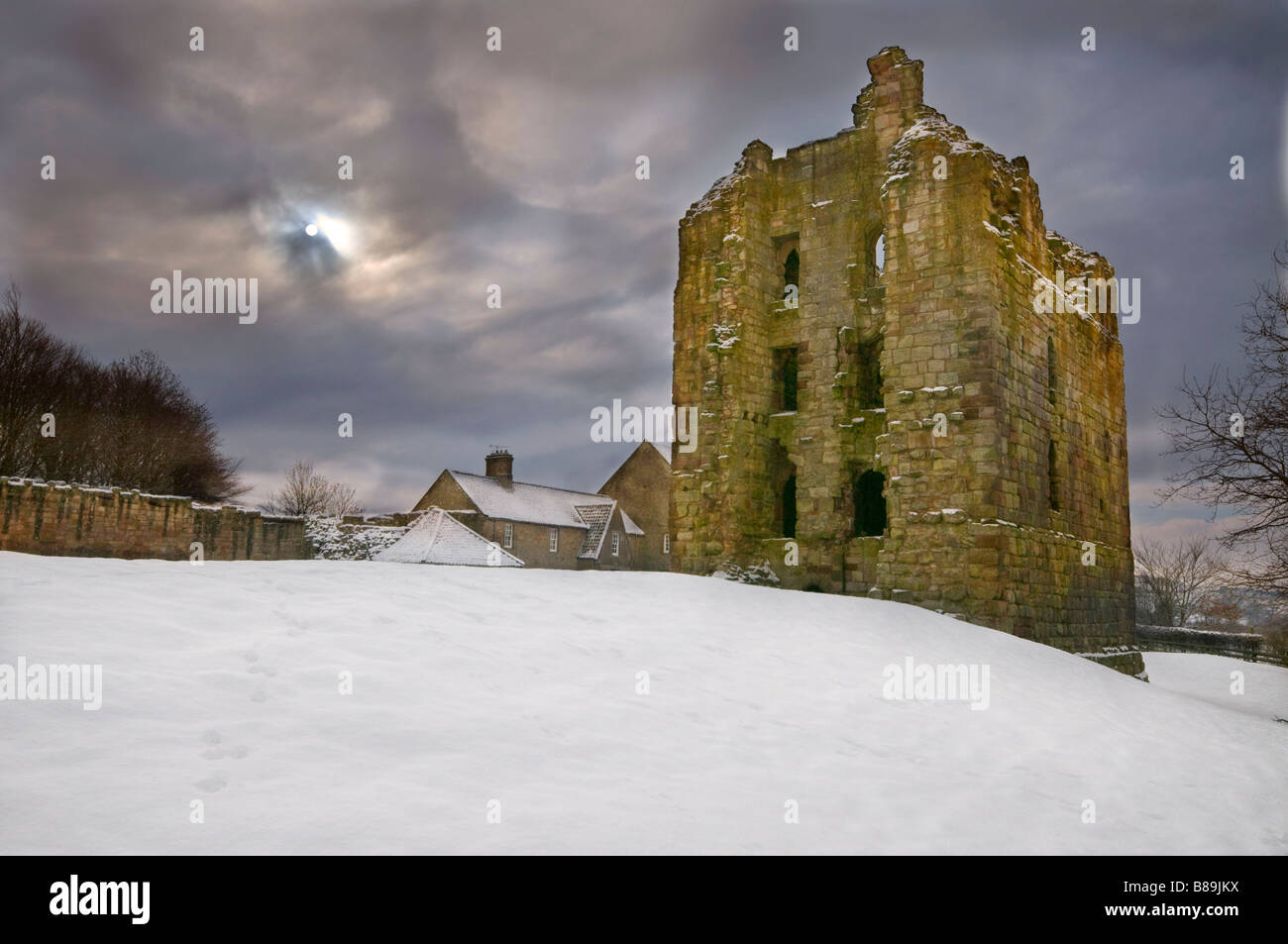 Scottish castles winter snow hi-res stock photography and images - Alamy