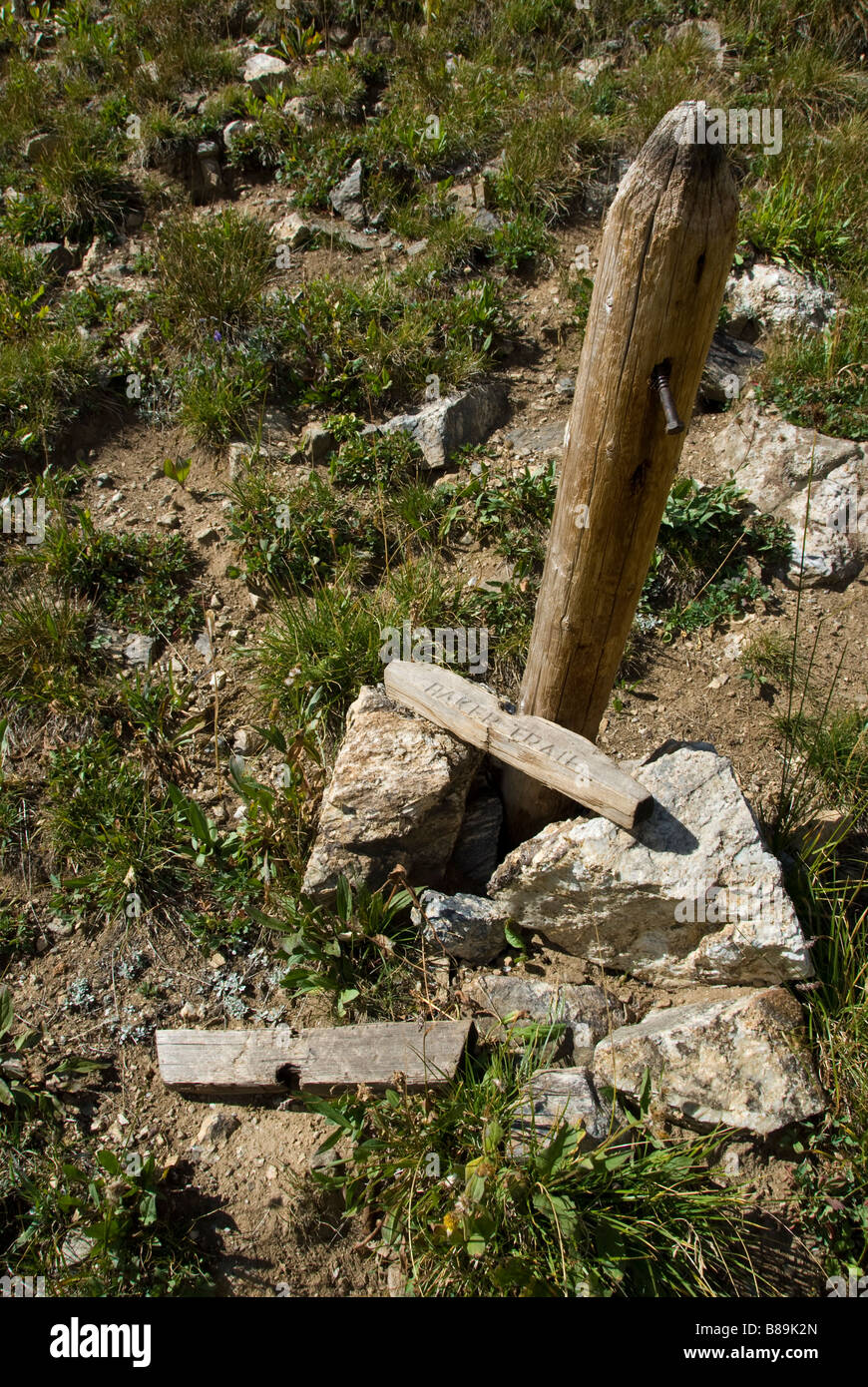 broken signpost for bowen baker gulch trail in never summer wilderness ...