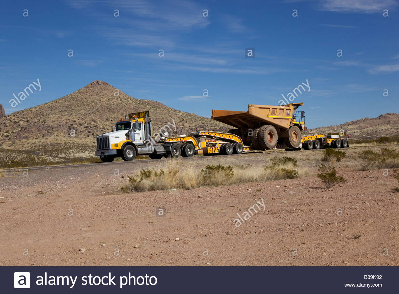 Lowboy Trailer Stock Photos & Lowboy Trailer Stock Images - Alamy