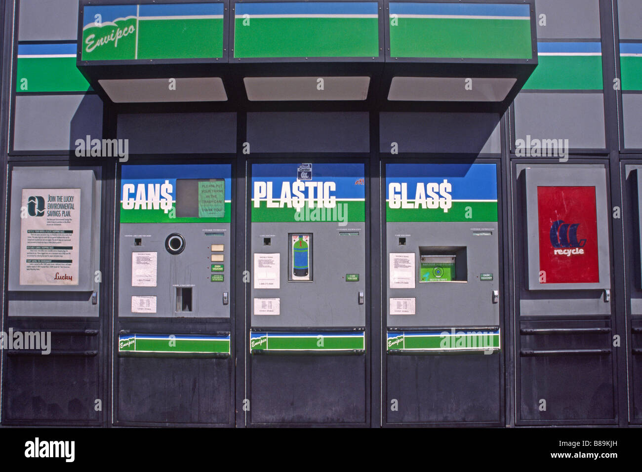 Recycling machines outside supermarket Stock Photo - Alamy
