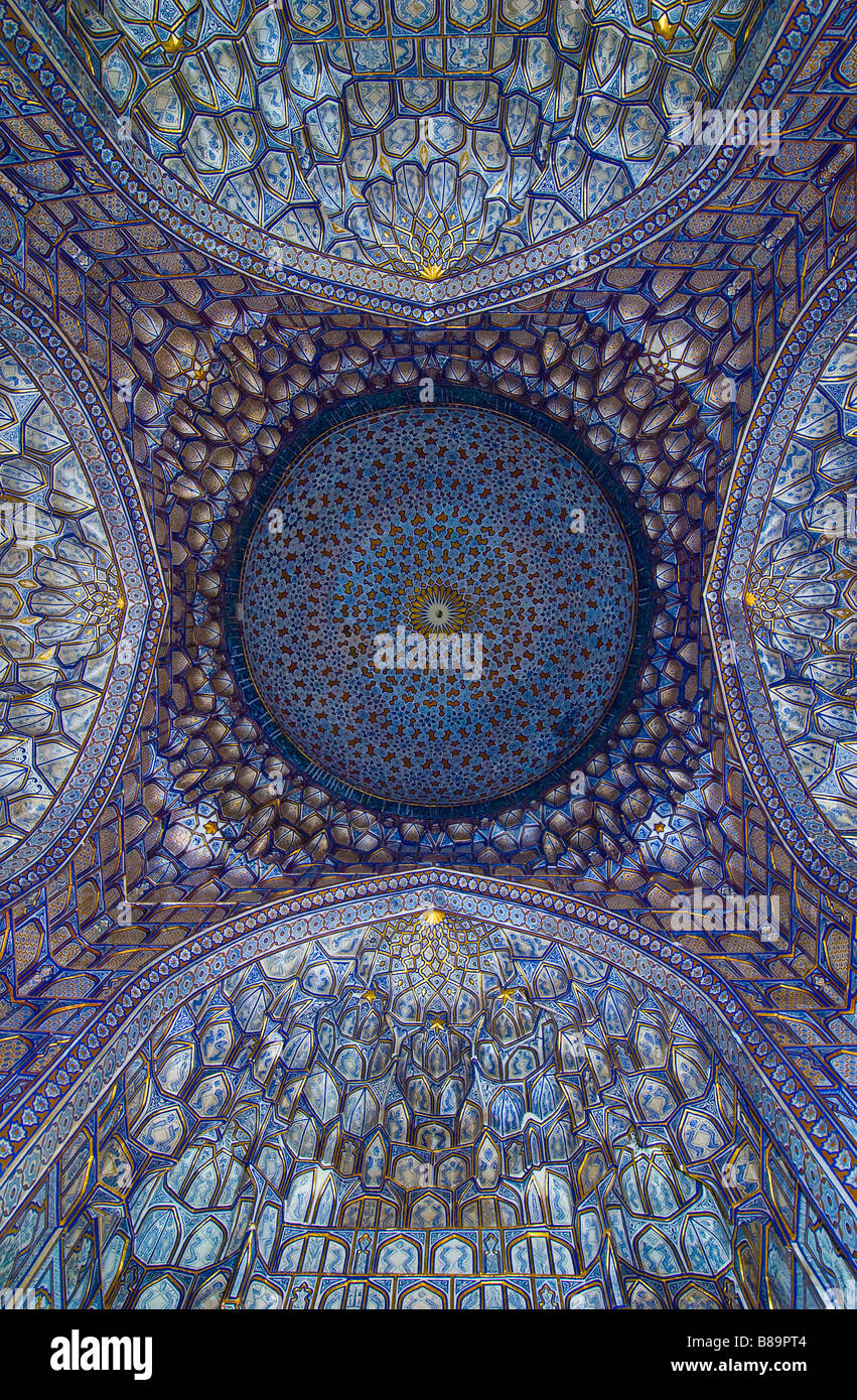 Wall with blue tiles pattern mosaic samarkand hi-res stock photography ...