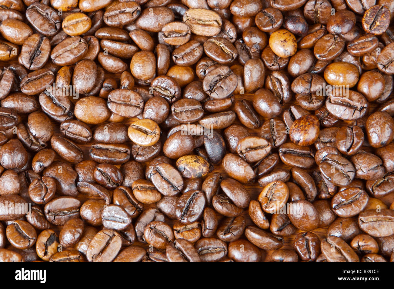 Coffee beans background focus in the first plane Stock Photo - Alamy