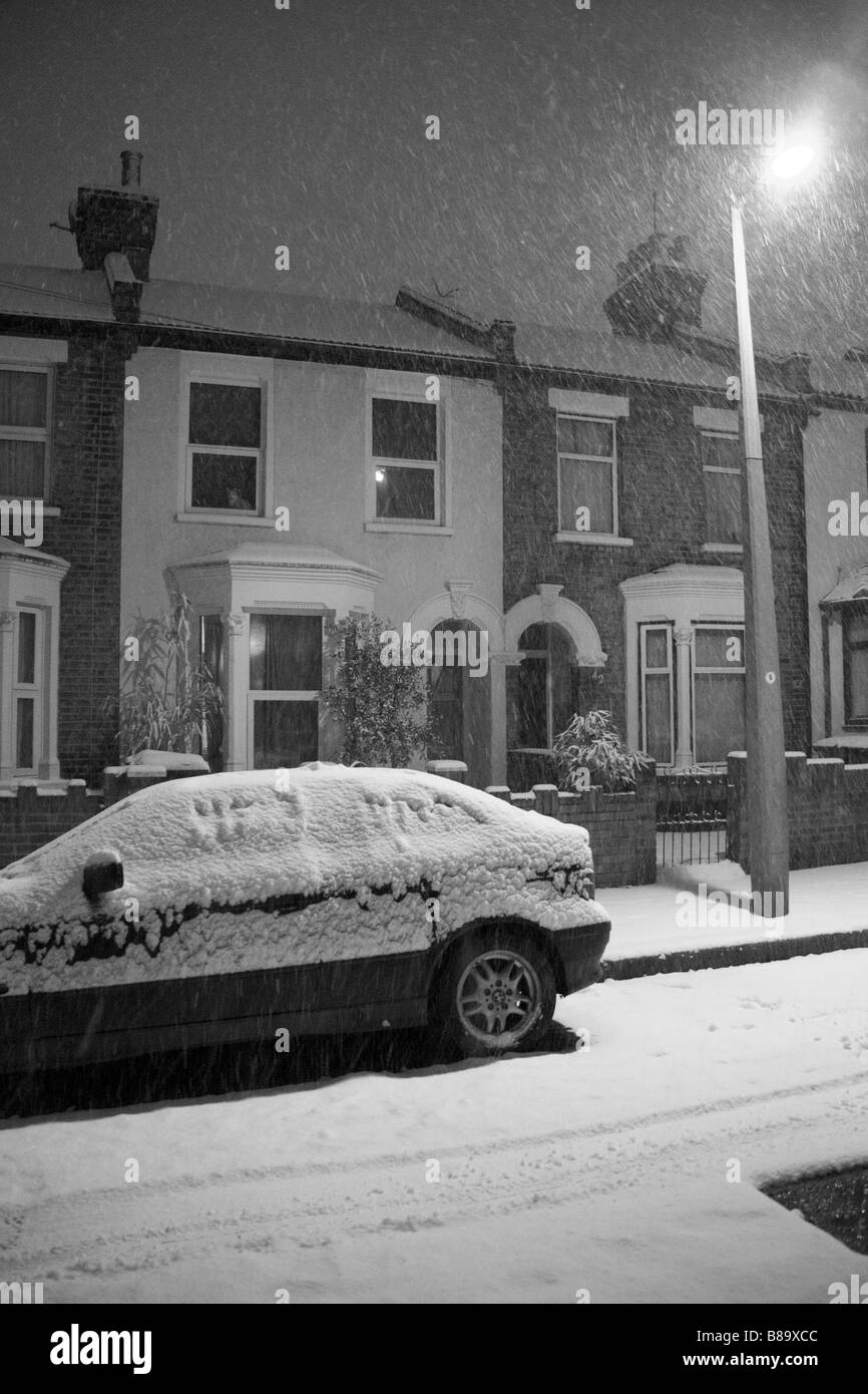 Snow in Leytonstone London 2nd February 2009 Stock Photo - Alamy