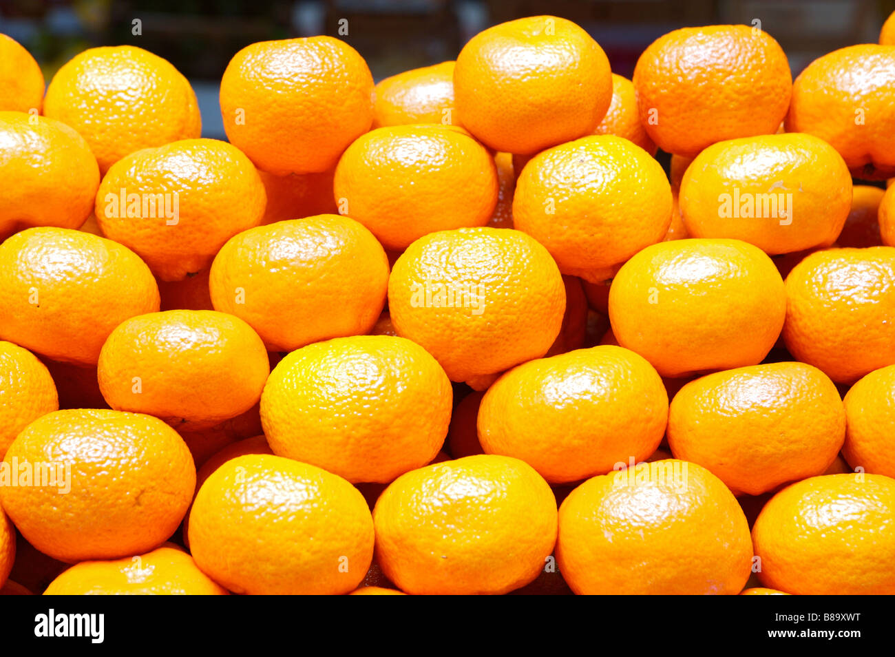 oranges piled up in a store of fruits Stock Photo - Alamy