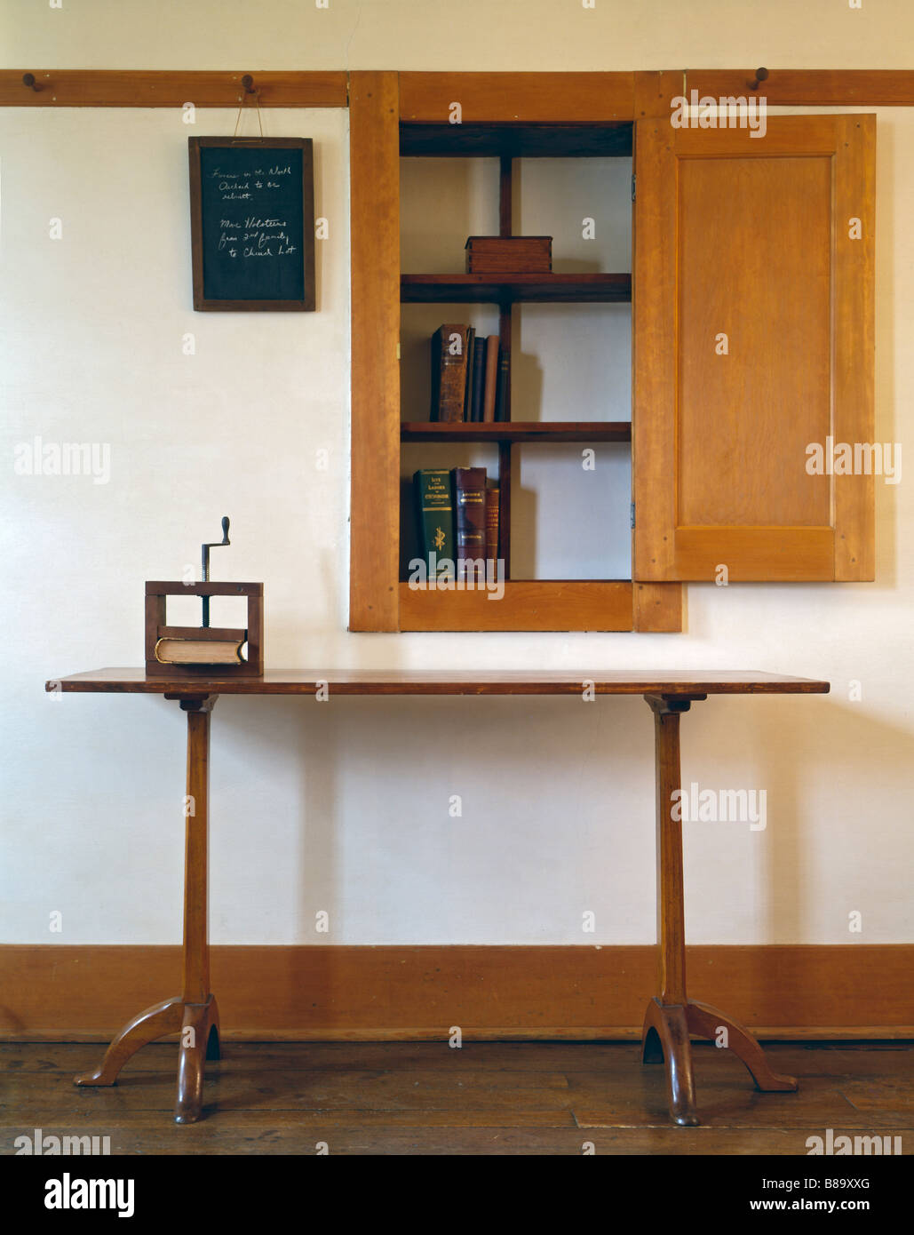 Community cupboard hi-res stock photography and images - Alamy