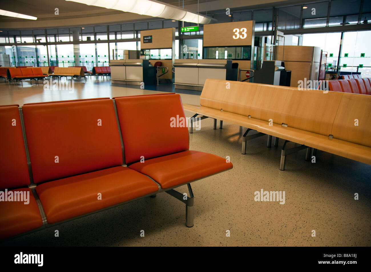 Arrivals gate hi-res stock photography and images - Alamy