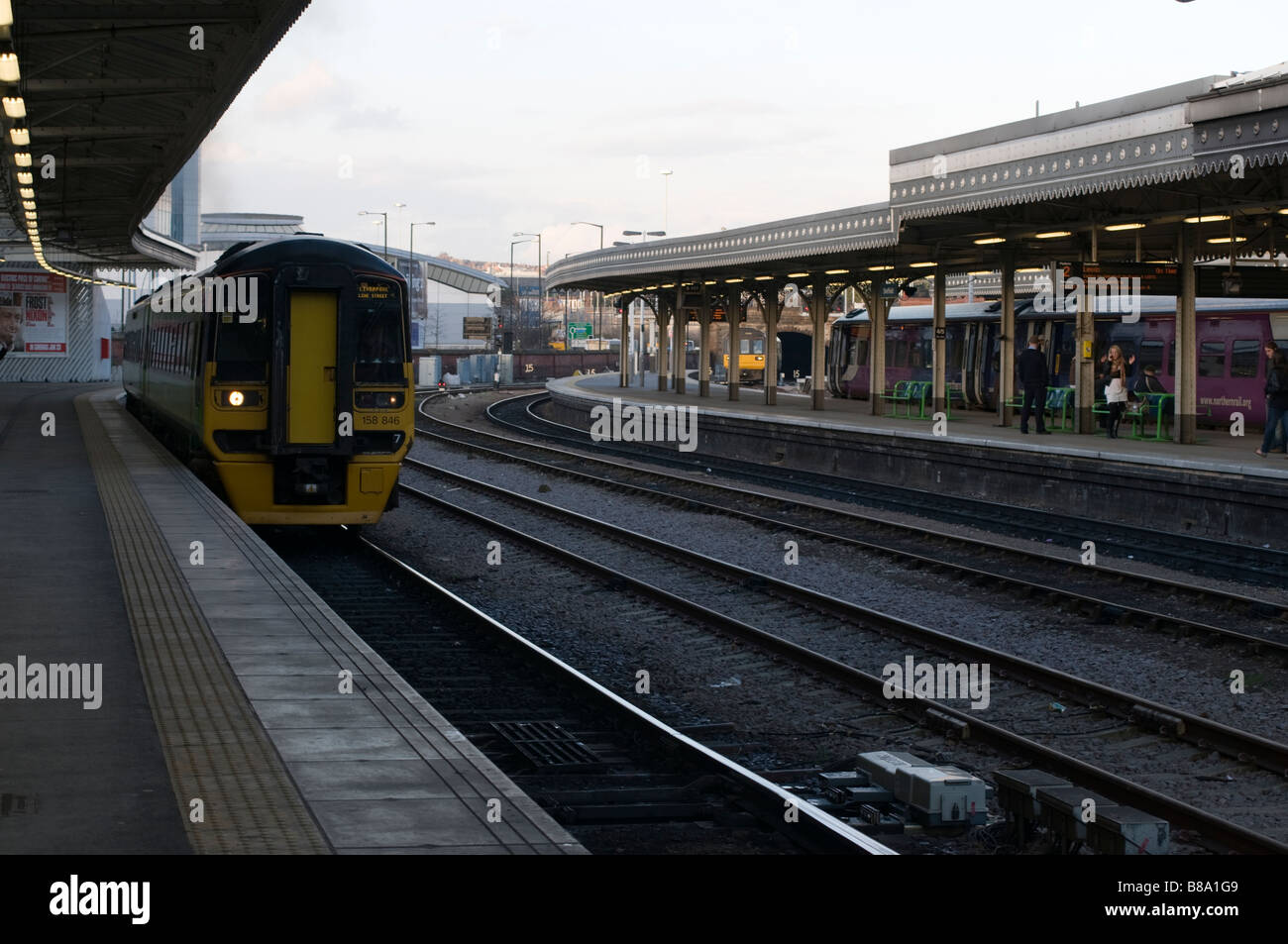 Sheffield station hi-res stock photography and images - Alamy