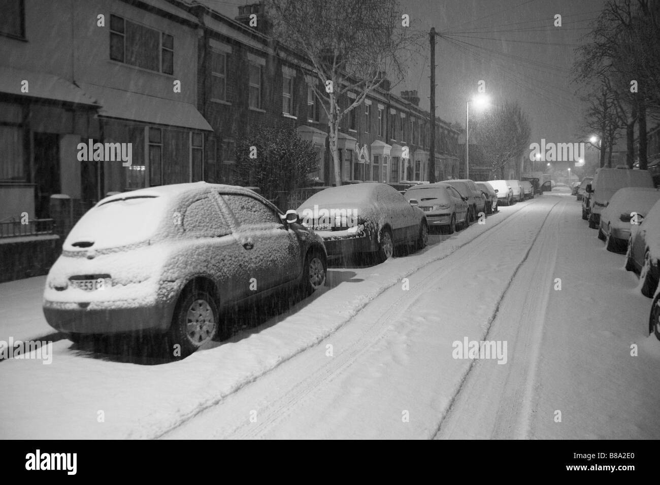 Victorian london snow Black and White Stock Photos & Images - Alamy