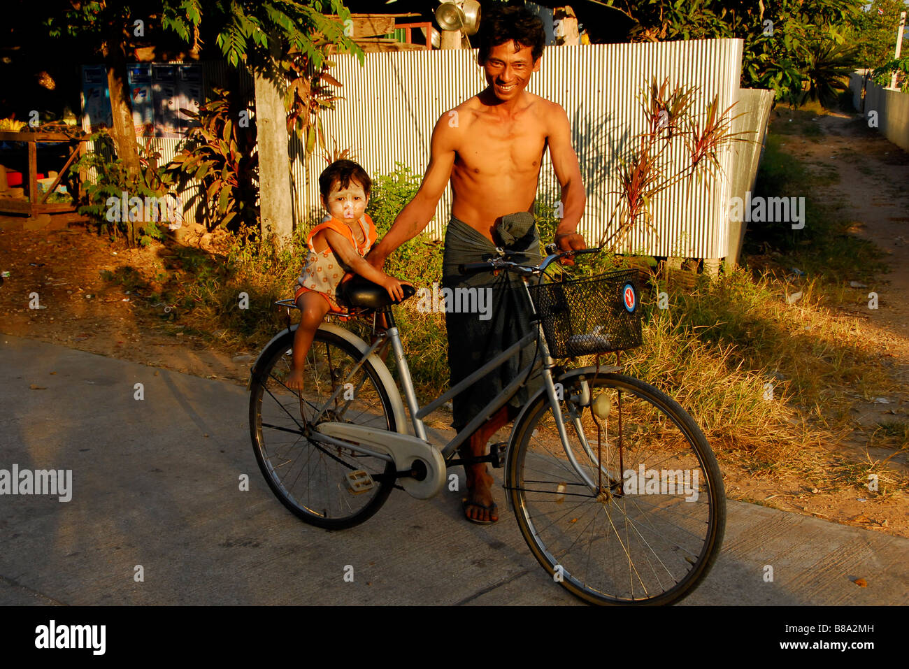 Burmese lifestyle hi-res stock photography and images - Alamy