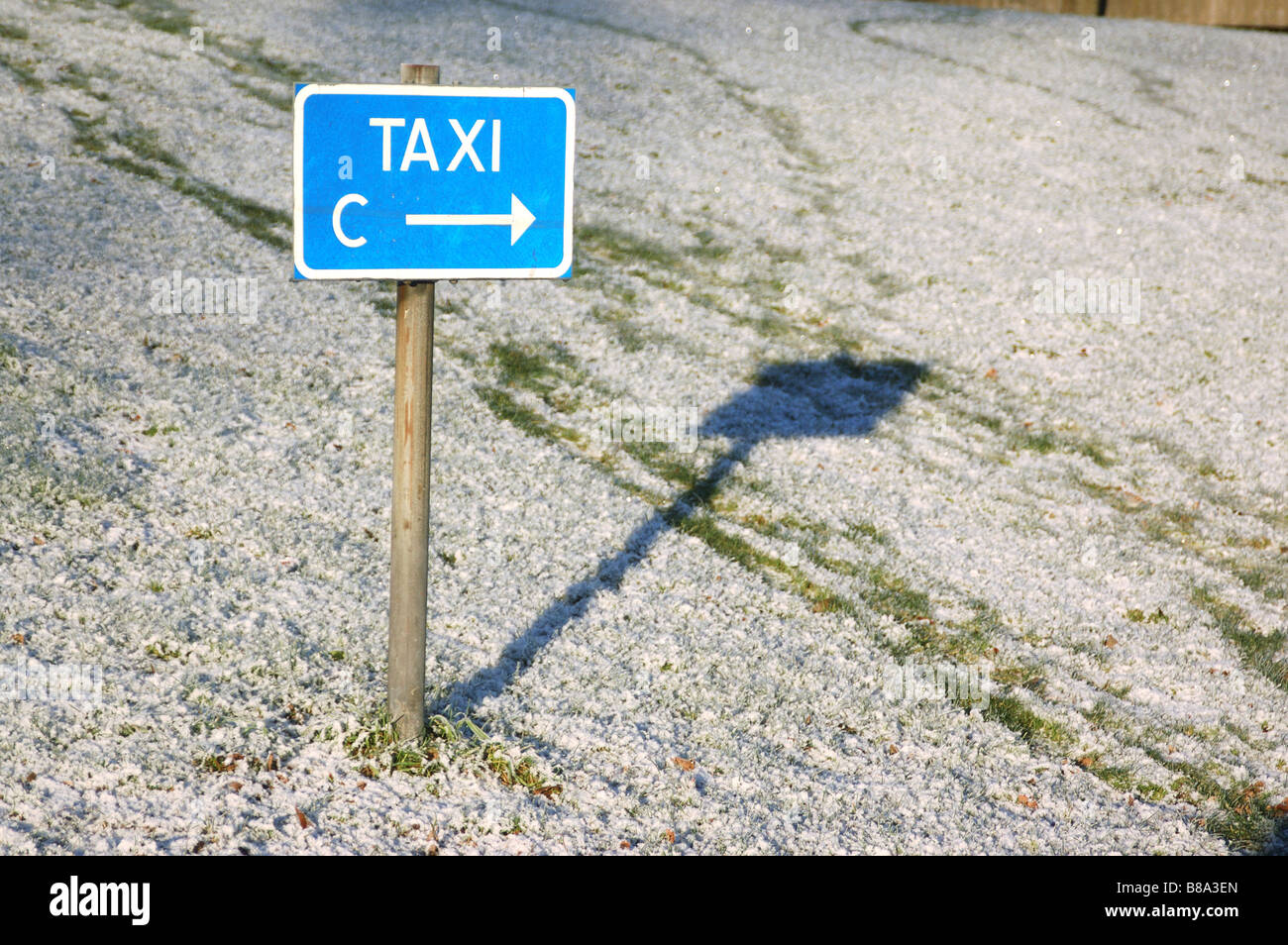 Sign board showing taxi hi-res stock photography and images - Alamy