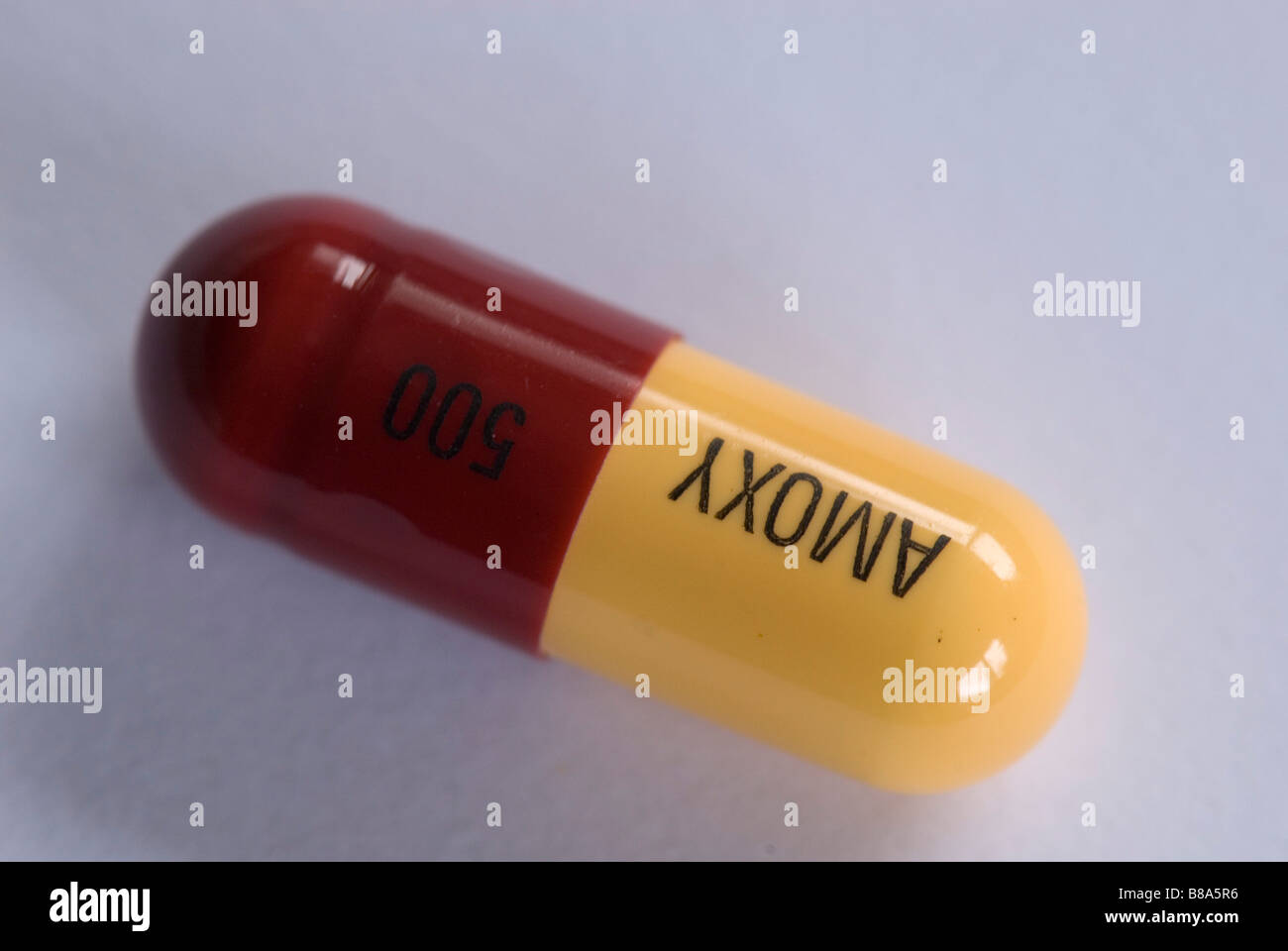 Pill antibiotic hi-res stock photography and images - Alamy