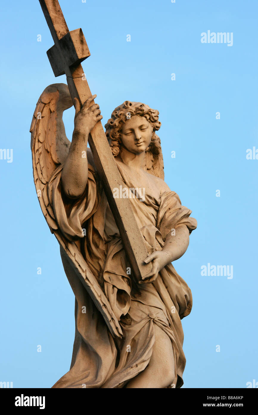 Angel sculpture hi-res stock photography and images - Alamy
