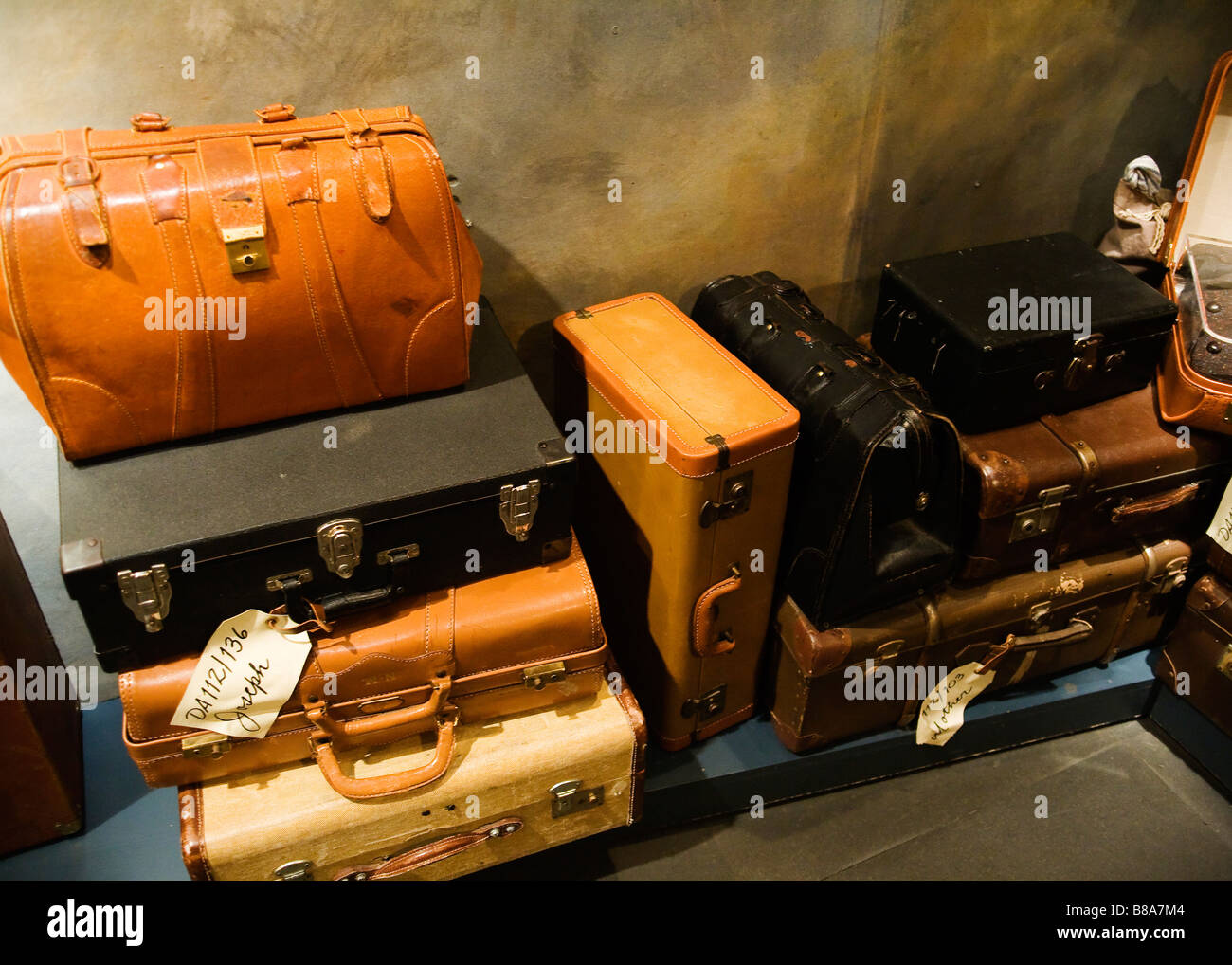 Old antique luggage hi-res stock photography and images - Alamy