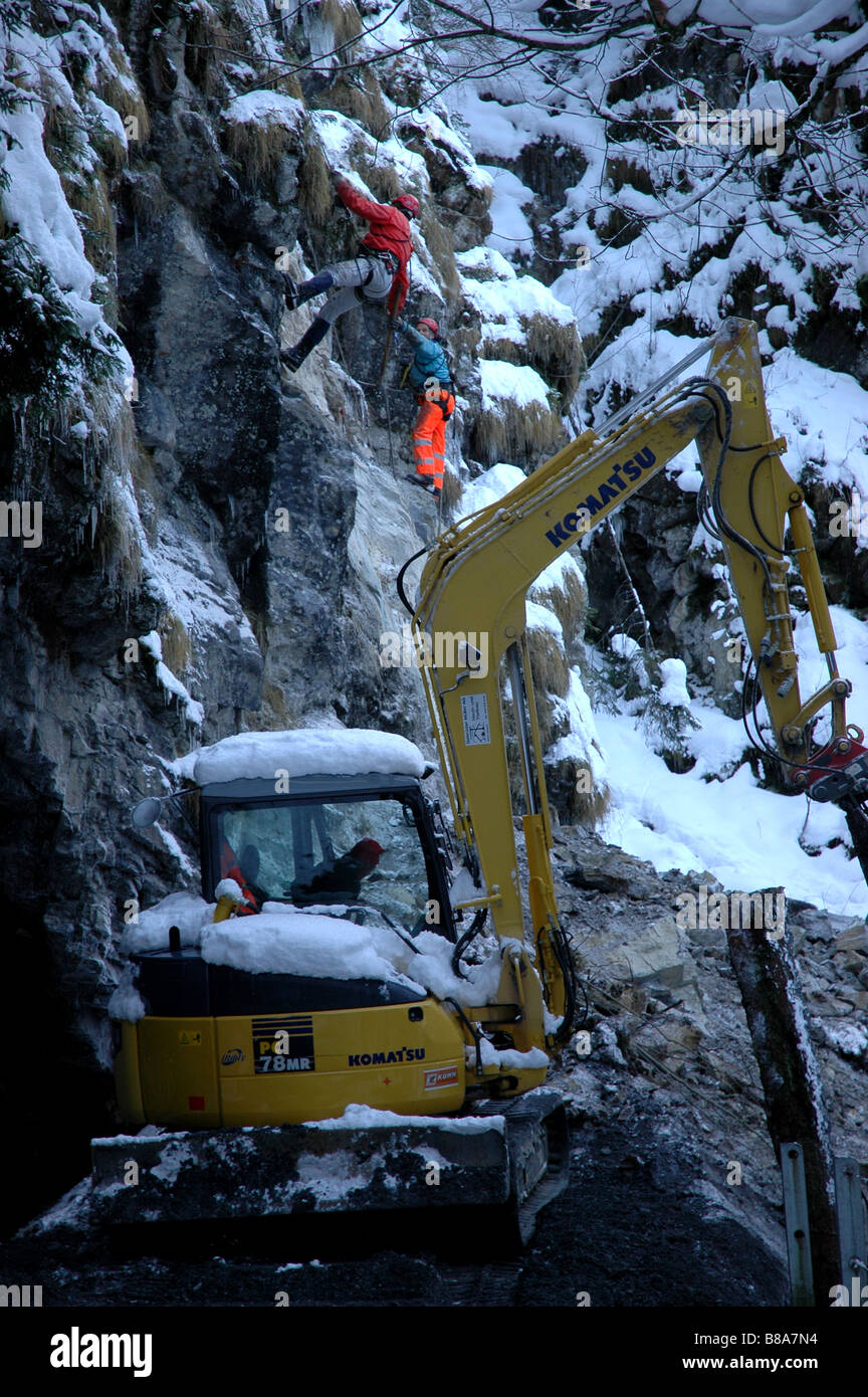 Rockslide hi-res stock photography and images - Alamy