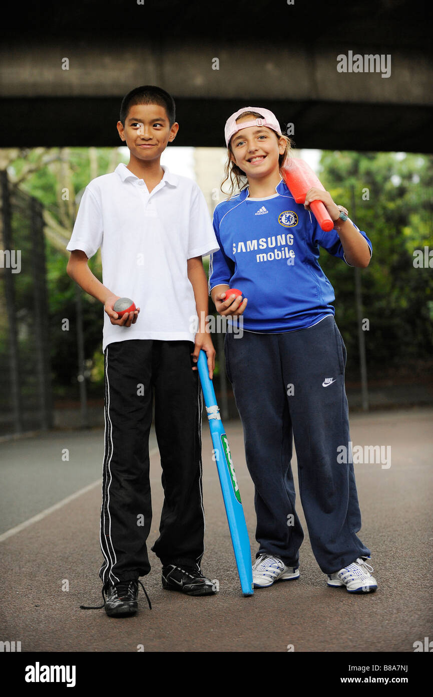 Street Cricket London Stock Photo - Alamy