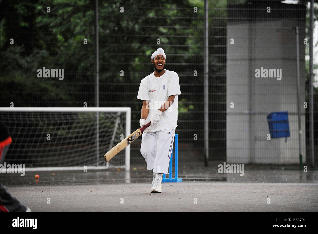 Street Cricket London Stock Photo - Alamy