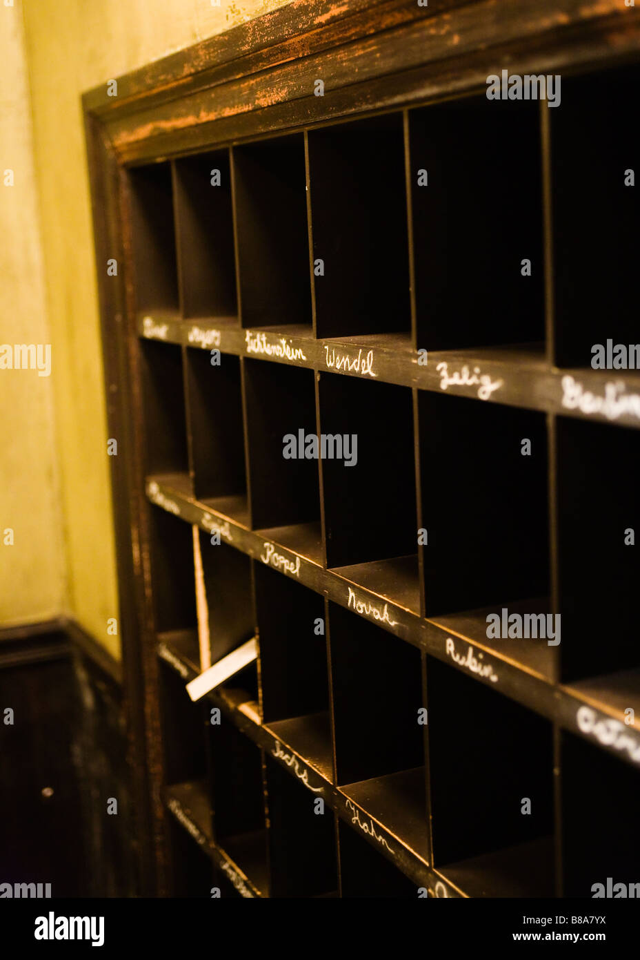 Mailbox antique hi-res stock photography and images - Alamy