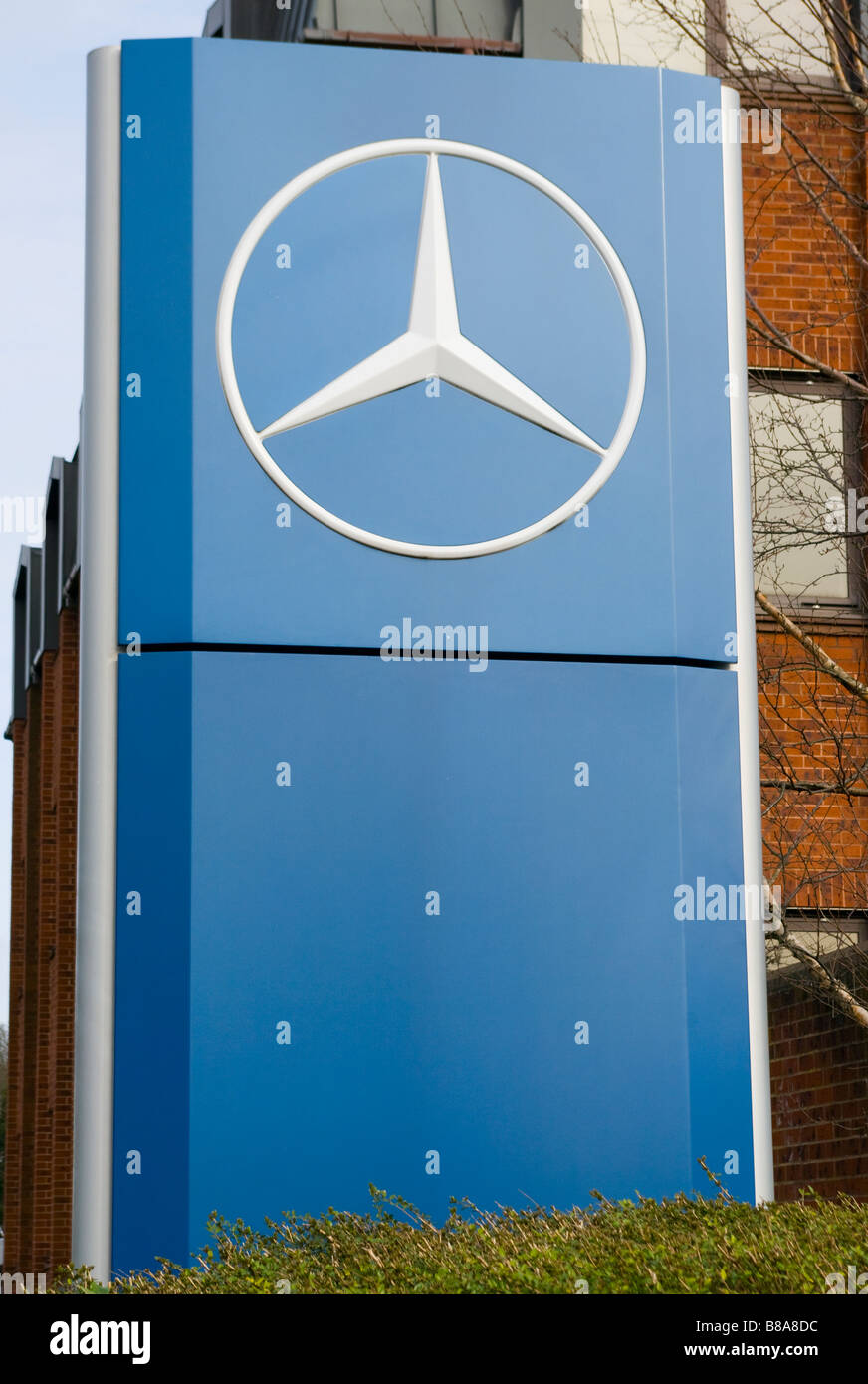 Mercedes benz sign hi-res stock photography and images - Alamy
