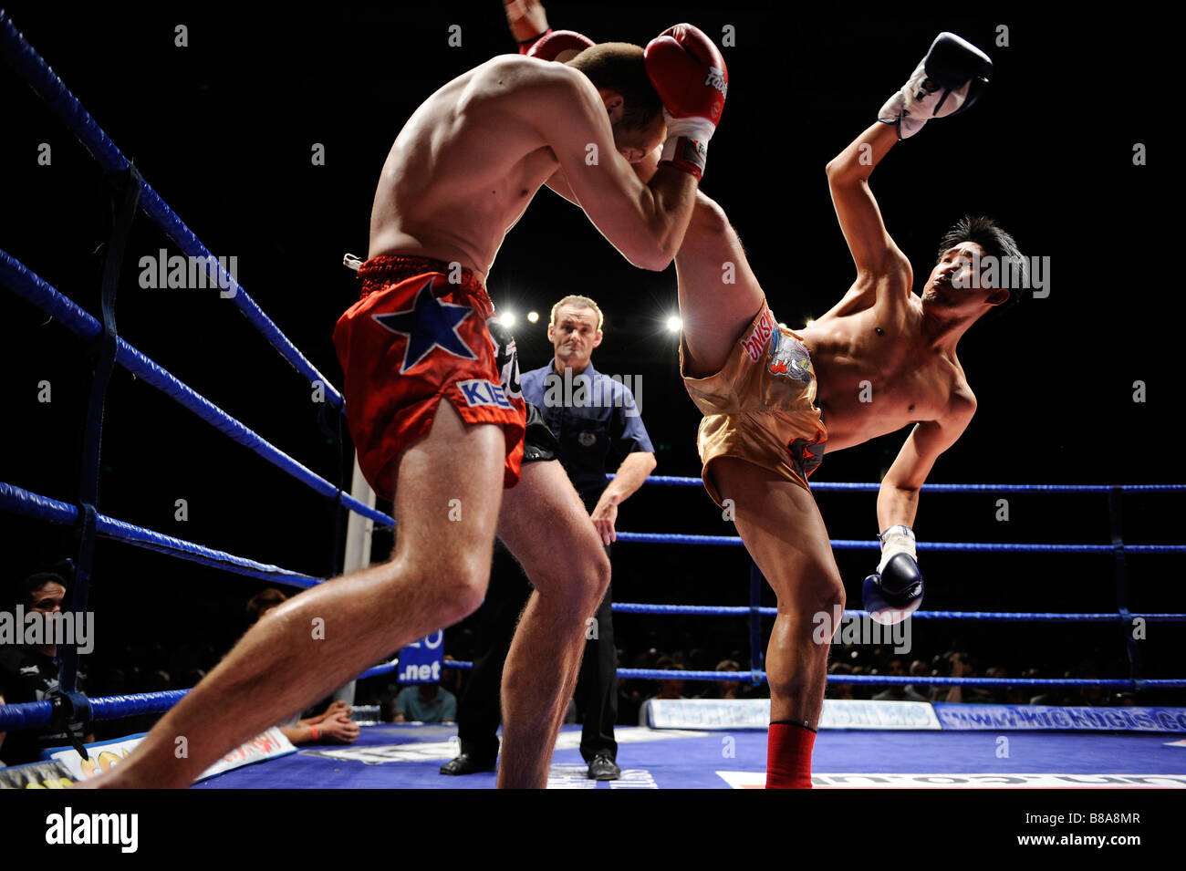 Muay Thai Kick boxing Stock Photo - Alamy